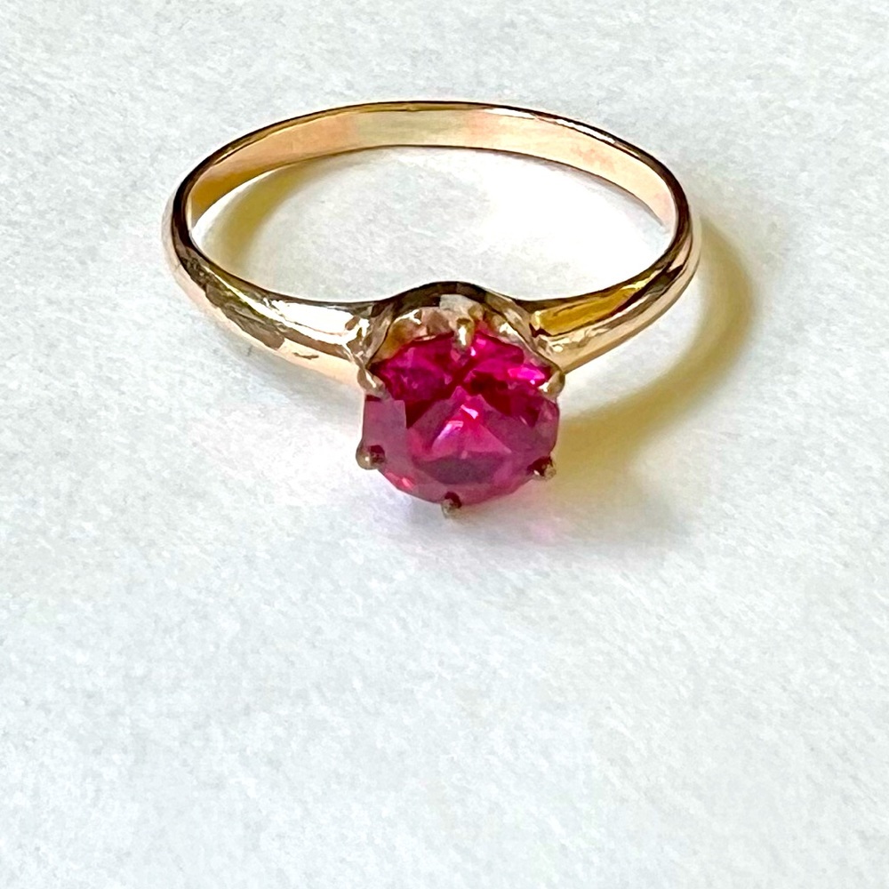 Vintage Pink Stone Ring - Gem